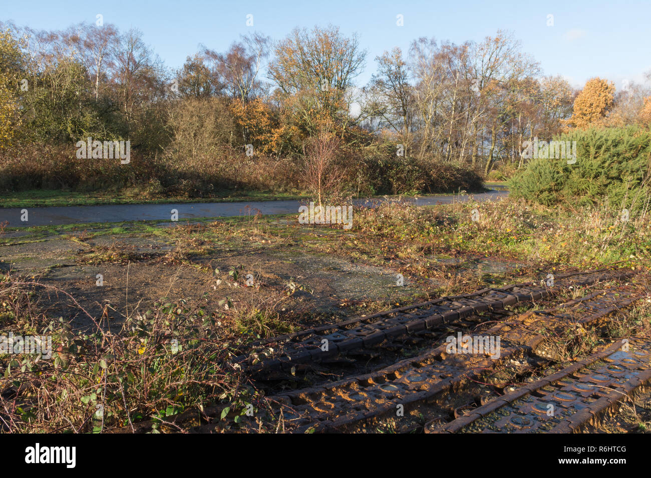 Tank tracks hi-res stock photography and images - Alamy