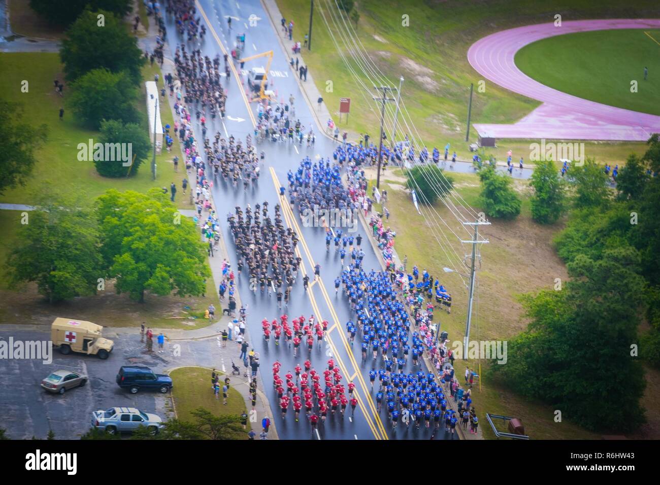 Paratroopers assigned to the 82nd Airborne Division perform an organize ...