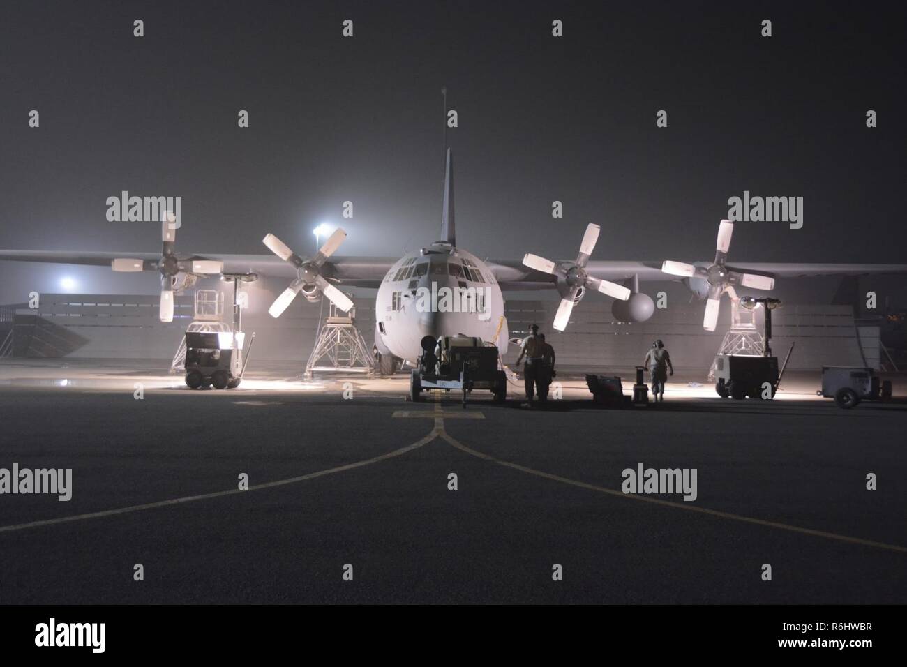 Engine technicians assigned to the 386 Expeditionary Aircraft ...