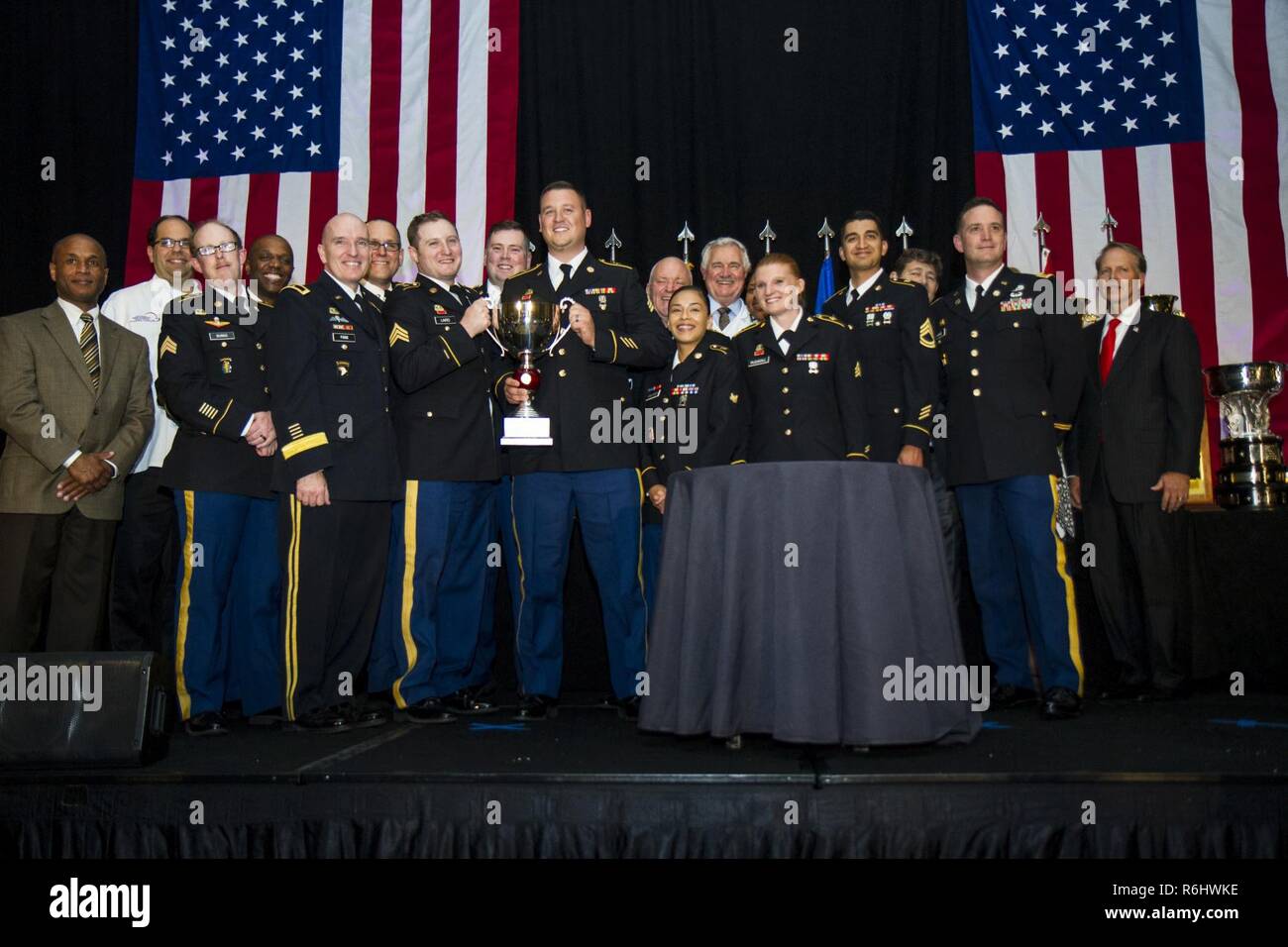 U.S. Army Reserve Soldiers from the 391st Military Police Battalion, of ...