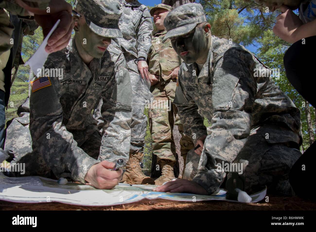 Two us army advanced individual hi-res stock photography and images - Alamy