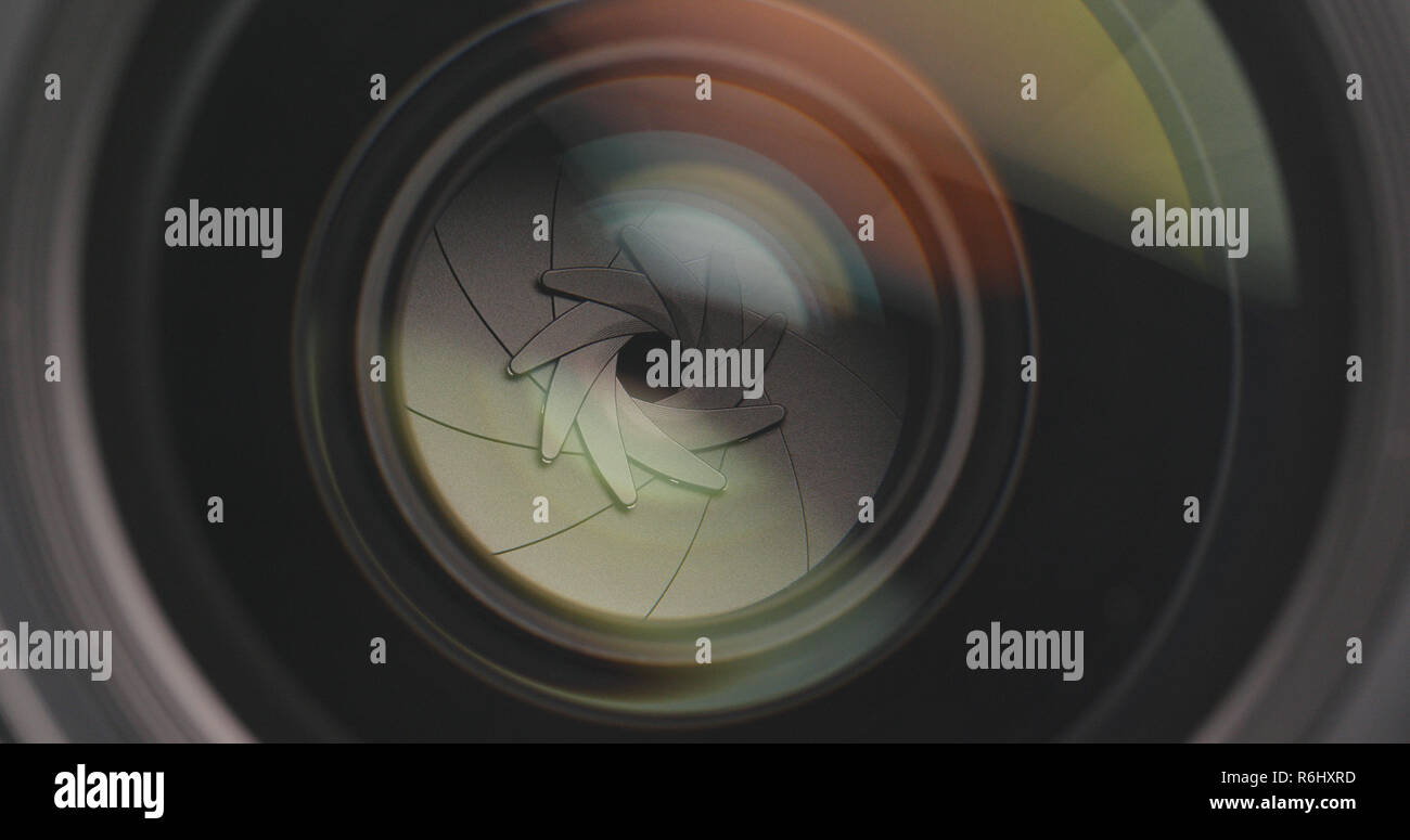 Camera lens adjusting aperture and zoom in and out Stock Photo - Alamy