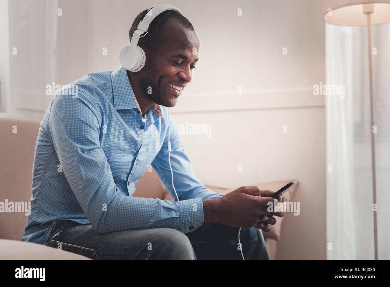 Choosing headphones hi-res stock photography and images - Alamy