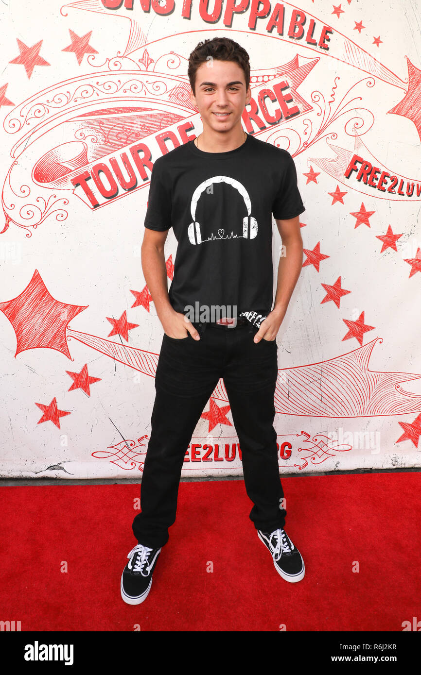 Free2Luv's 'Unstoppable: Tour De Force' Cirque Benefit for Anti ...