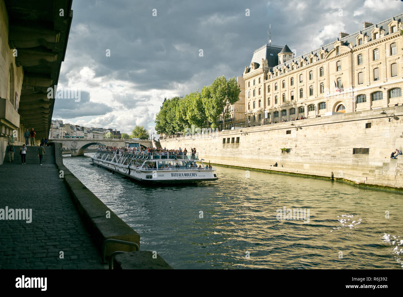 Boat tour on Seine Stock Photo - Alamy
