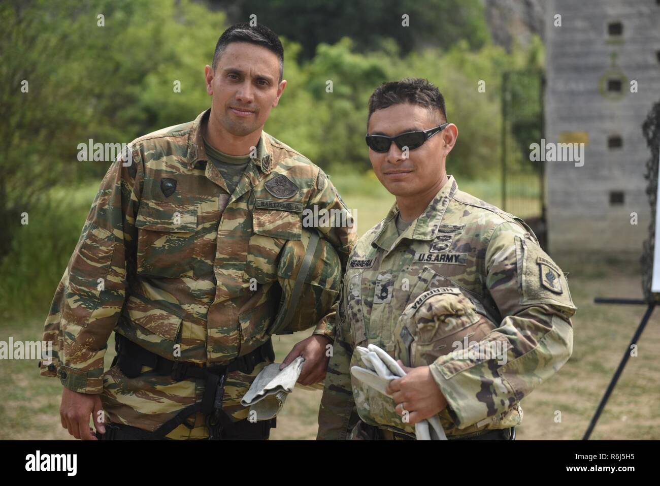 Greek paratroopers with 1st Paratrooper Commando Brigade, Greek Army ...