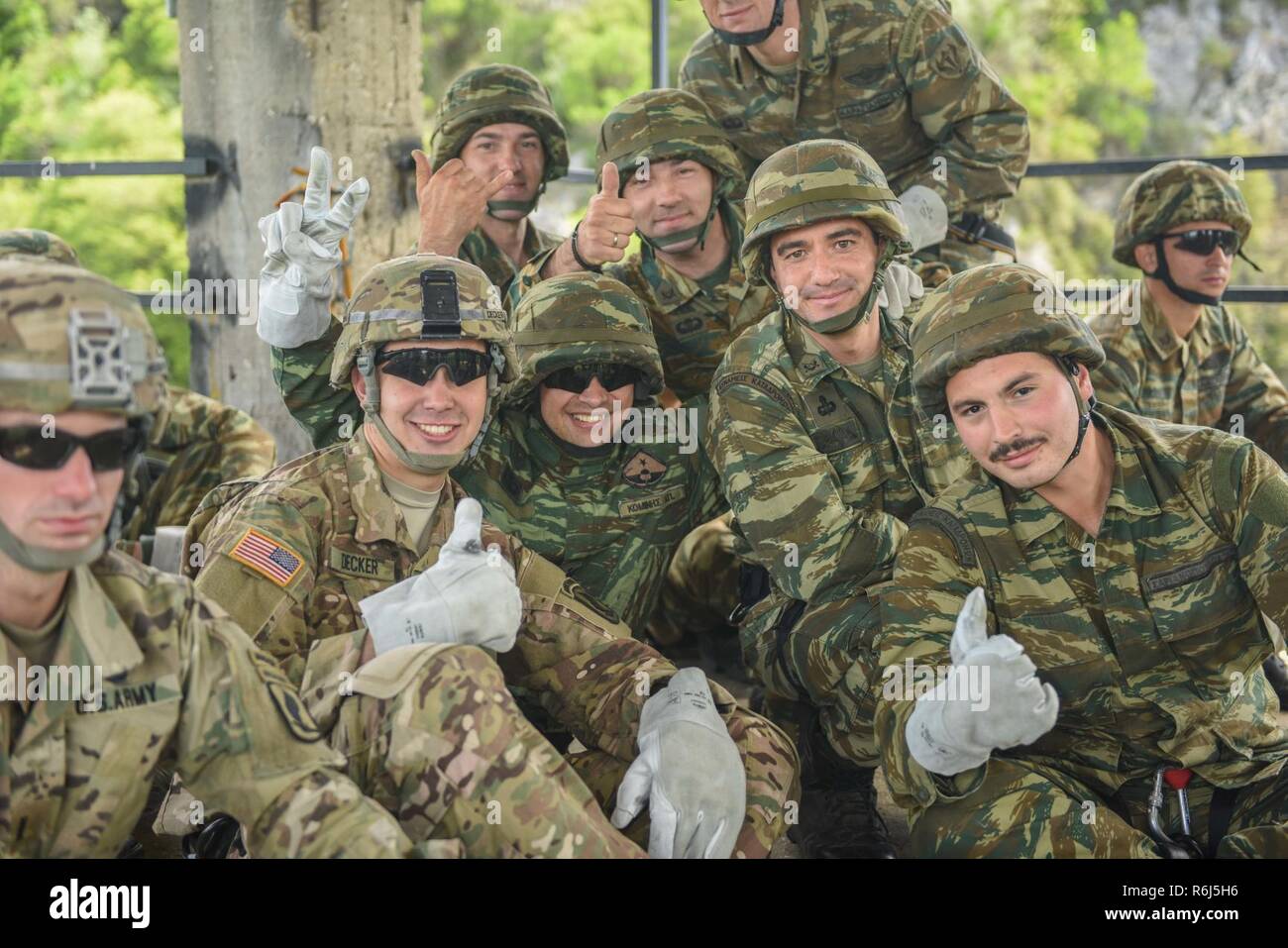 Greek paratroopers with 1st Paratrooper Commando Brigade, Greek Army ...