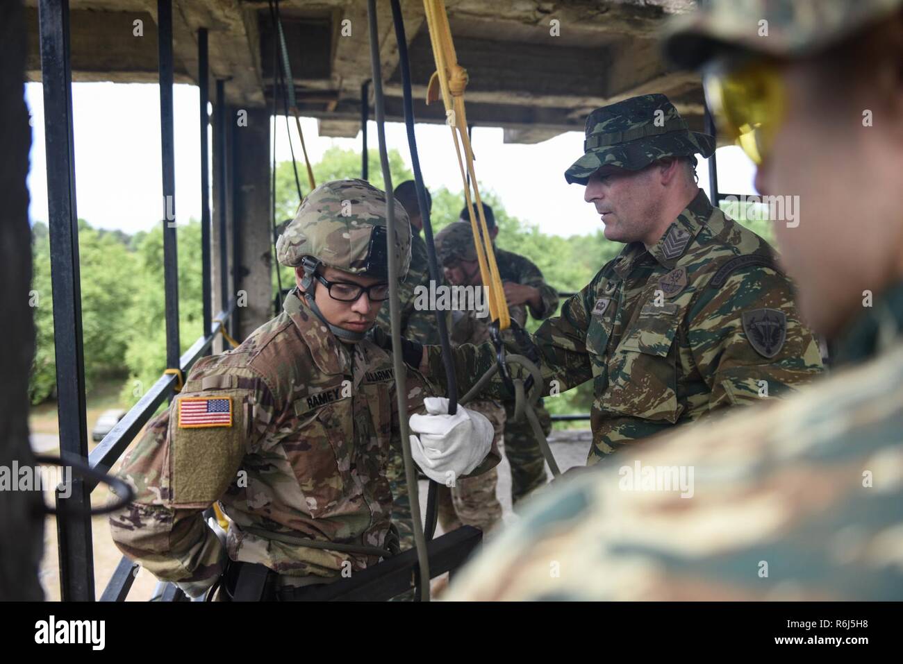 Greek paratroopers with 1st Paratrooper Commando Brigade, Greek Army ...