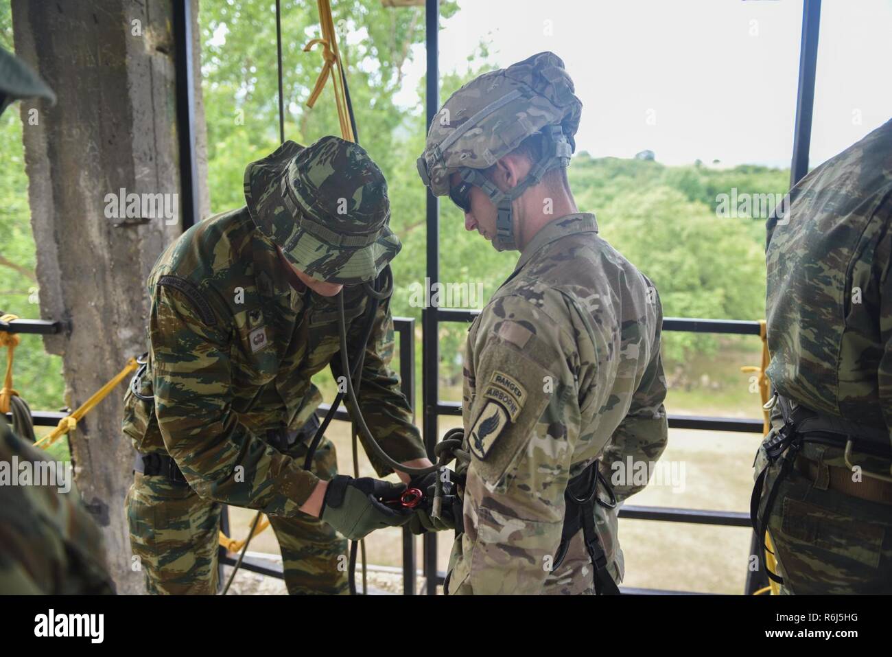 Greek paratroopers with 1st Paratrooper Commando Brigade, Greek Army ...
