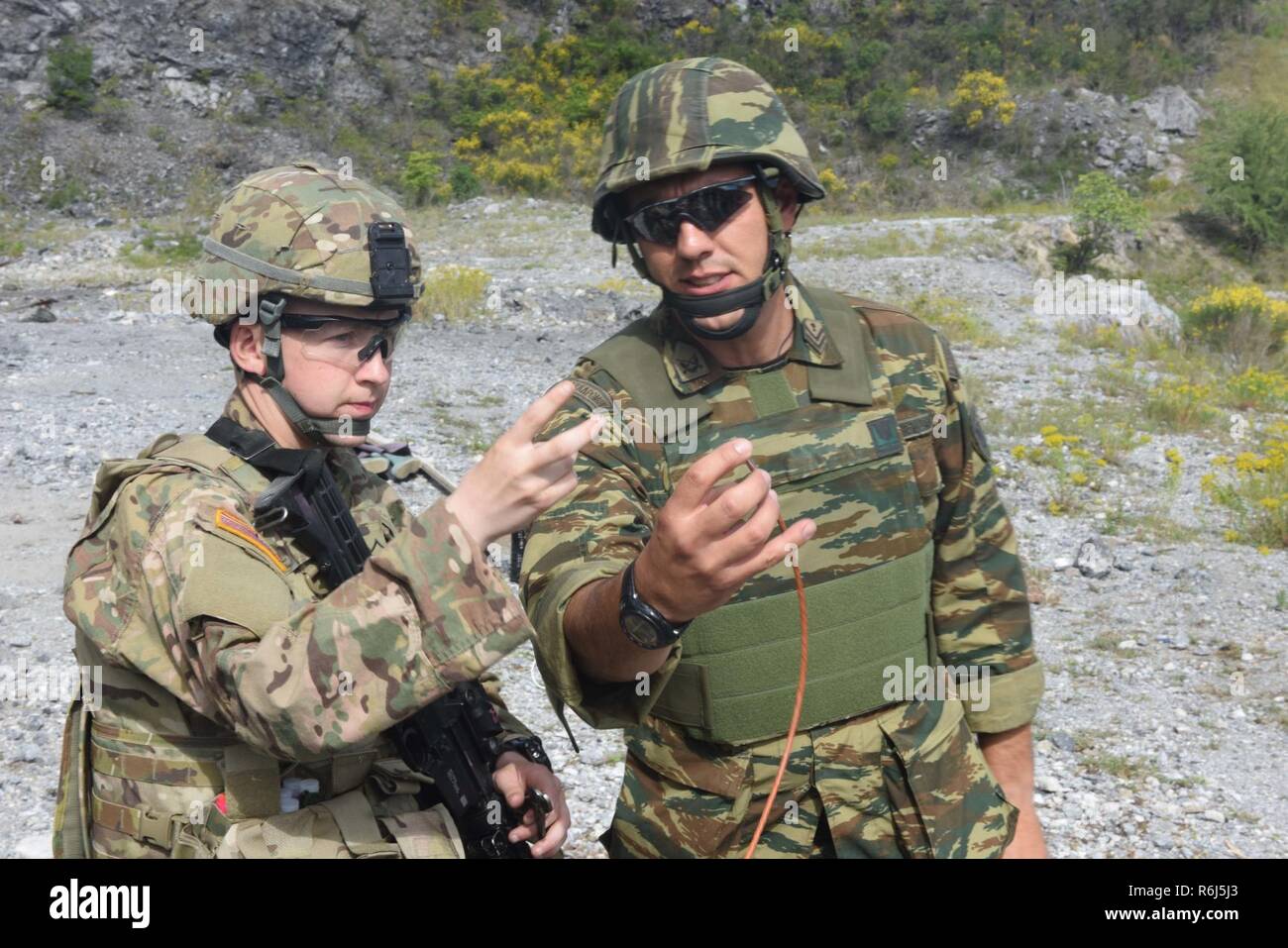Greek paratroopers with 1st Paratrooper Commando Brigade, Greek Army ...