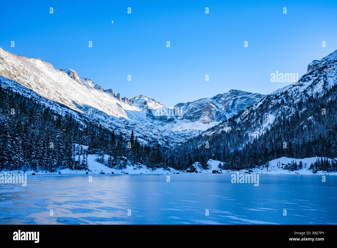 Frozen peaks hi-res stock photography and images - Alamy
