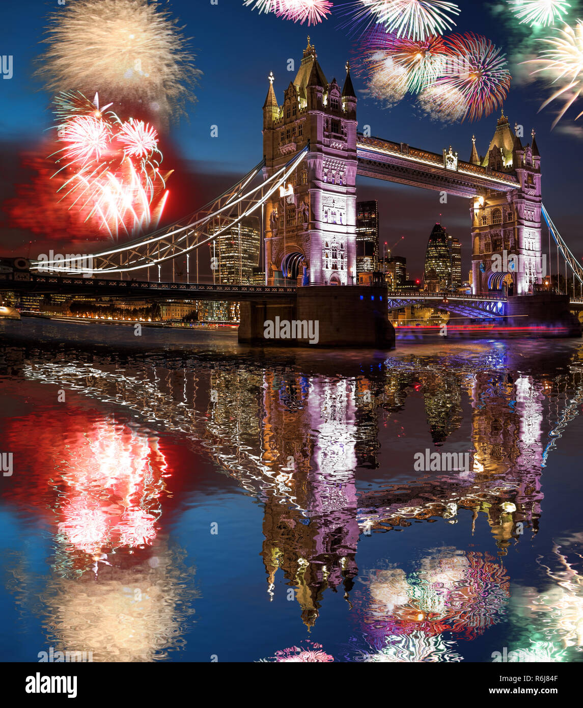New year fireworks london thames hi-res stock photography and images ...
