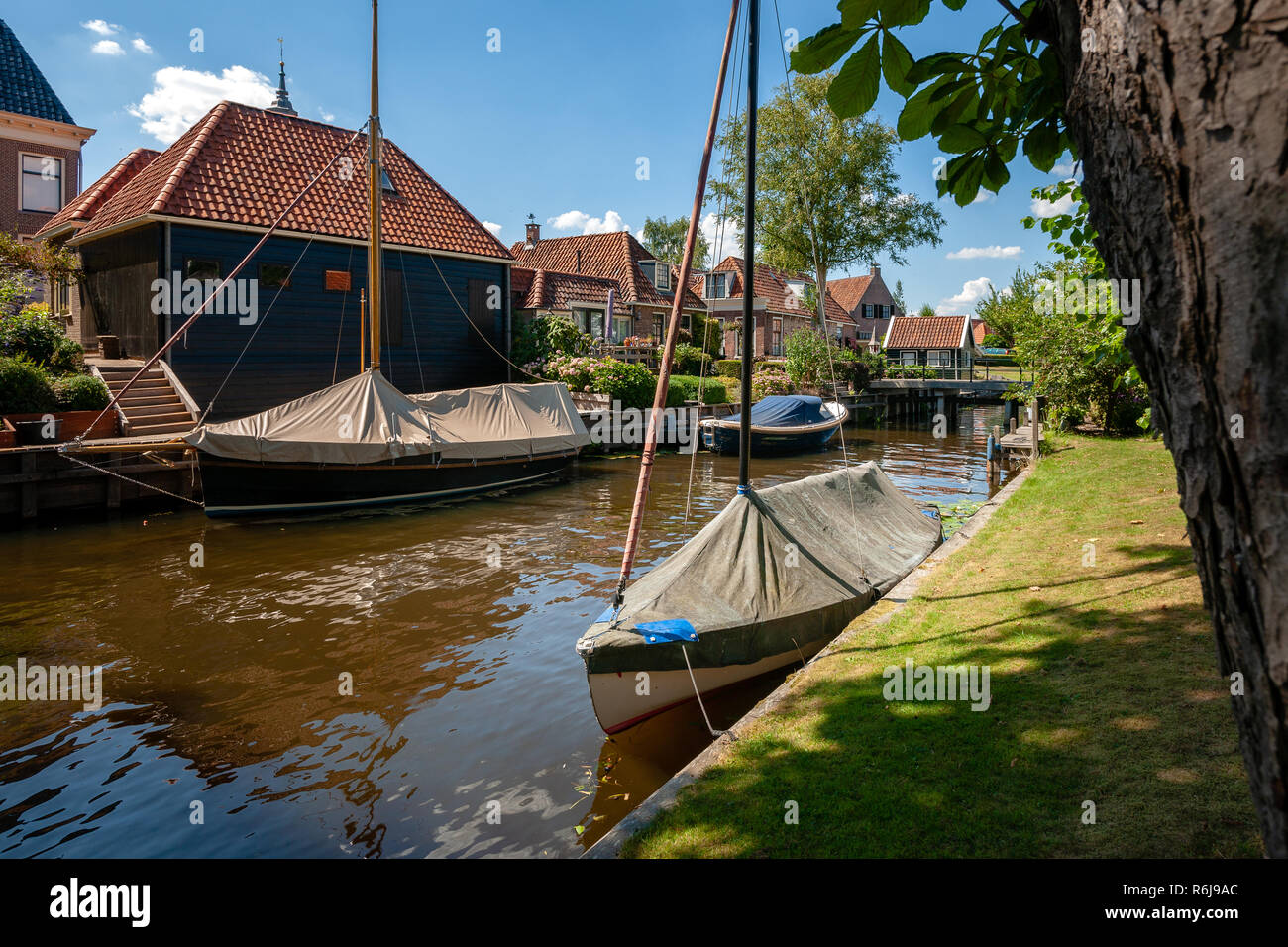 Sloops hi-res stock photography and images - Alamy
