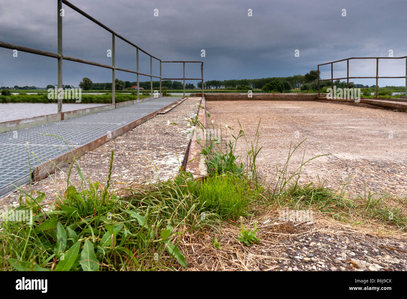Concrete mooring posts hi-res stock photography and images - Alamy