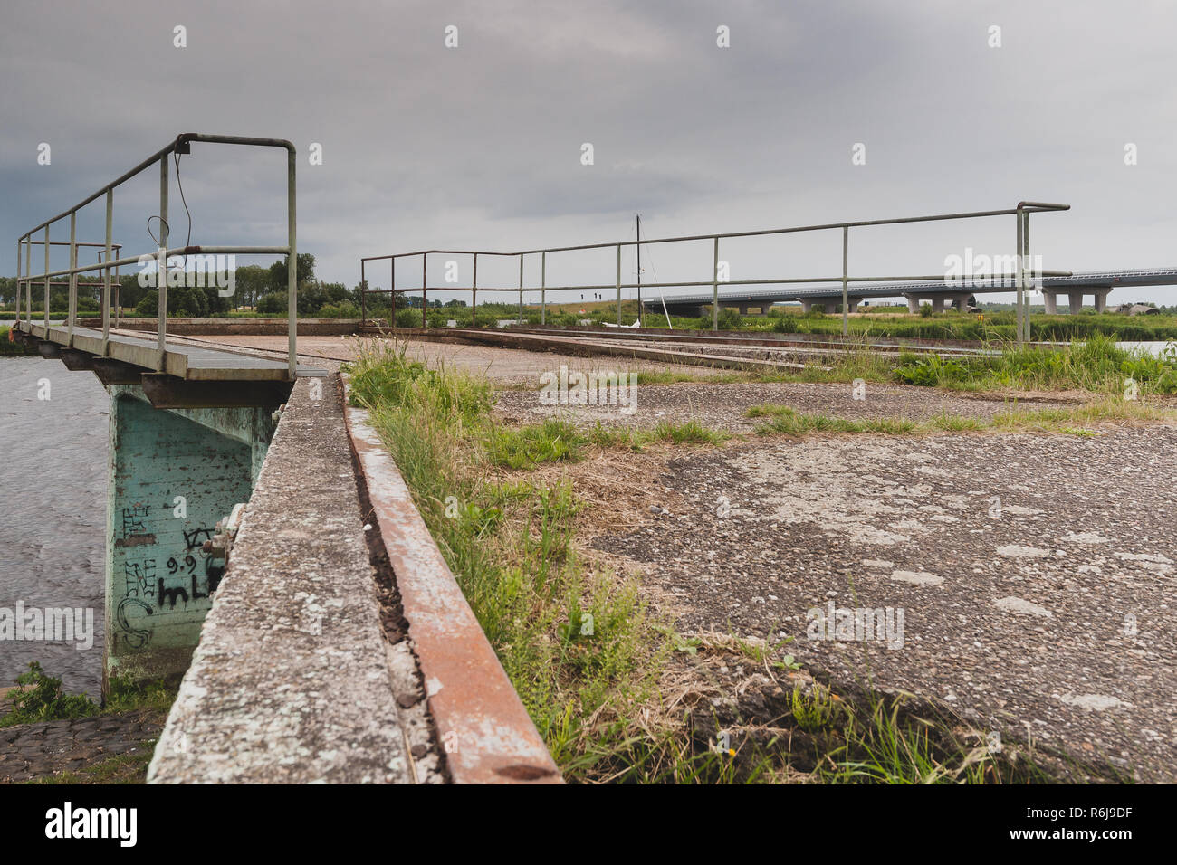 Concrete mooring posts hi-res stock photography and images - Alamy