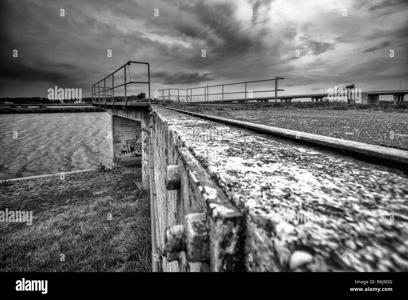 Concrete mooring posts hi-res stock photography and images - Alamy