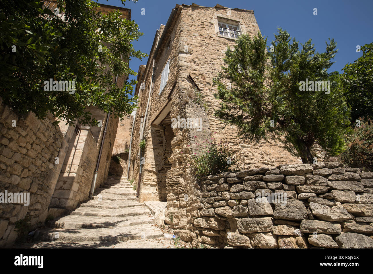 Medieval hilltop town of Gordes. Provence. France Stock Photo - Alamy