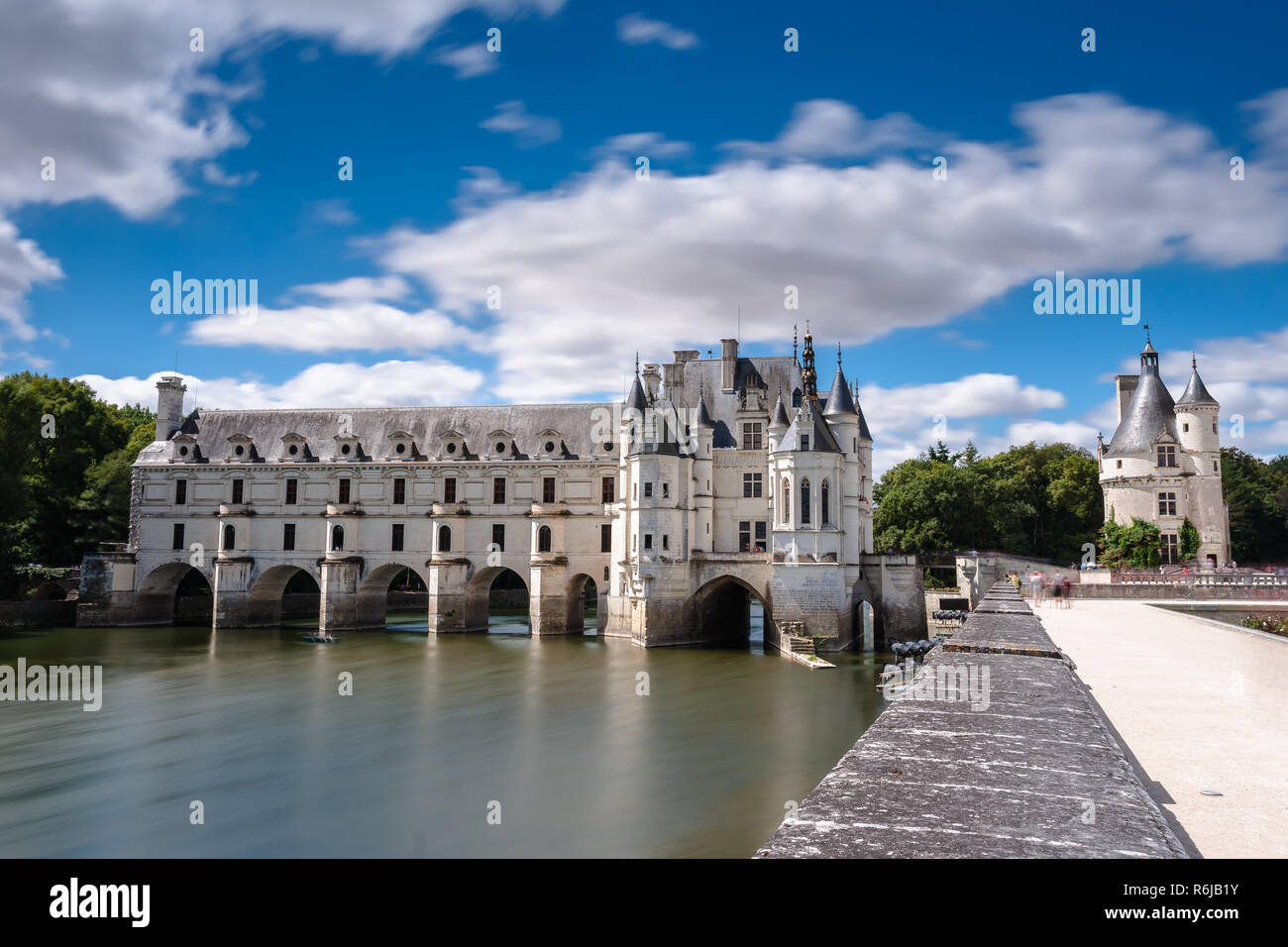 Chateau de Chenonceau royal medieval french castle and garden ...
