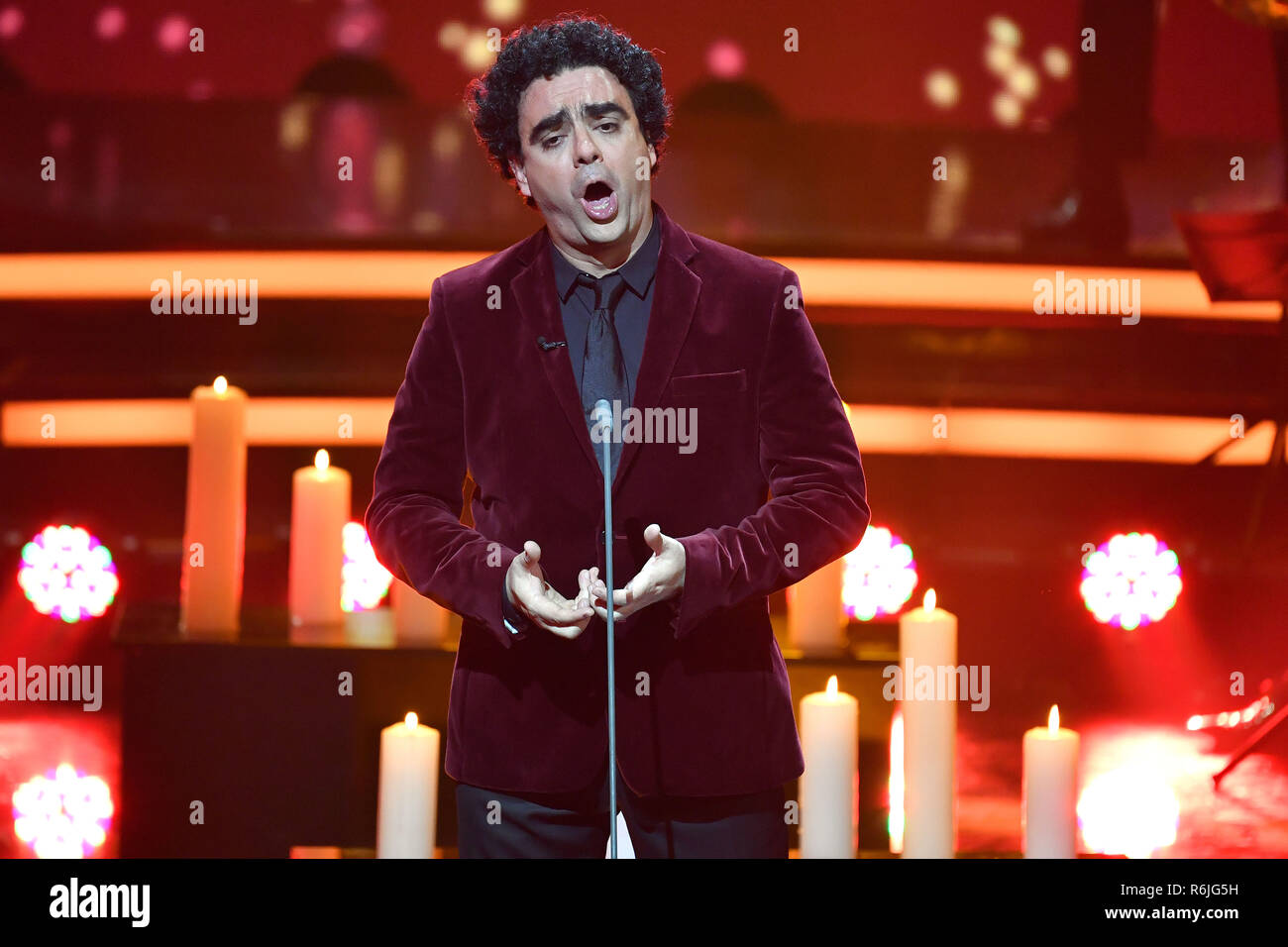 Munich, Deutschland. 05th Dec, 2018. Rolando VILLAZON (opera singer ...