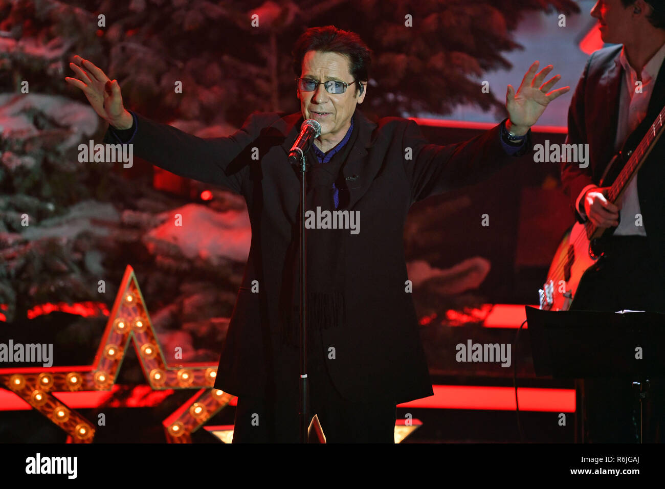Munich, Deutschland. 05th Dec, 2018. Shaken Stevens (singer, musician ...