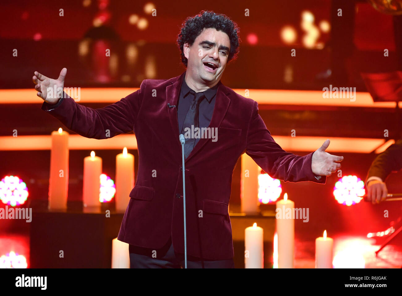 Munich, Deutschland. 05th Dec, 2018. Rolando VILLAZON (opera singer ...