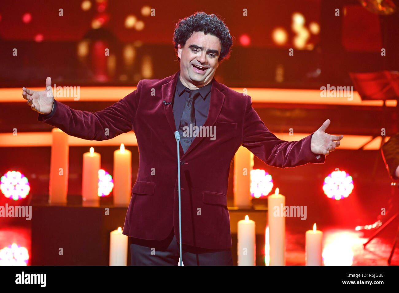 Munich, Deutschland. 05th Dec, 2018. Rolando VILLAZON (opera singer ...