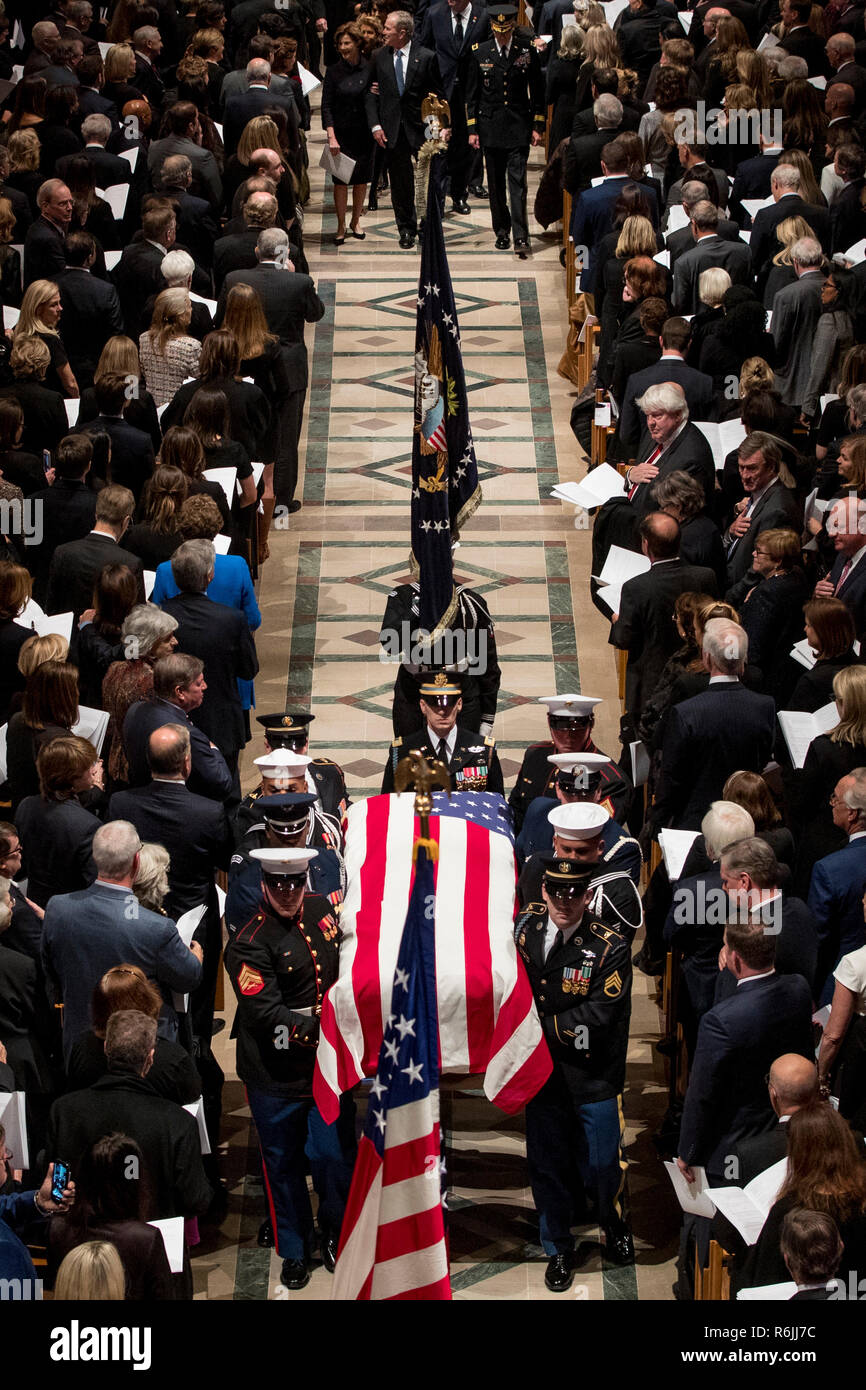 Former President George Bush and his wife former first lady Laura Bush ...