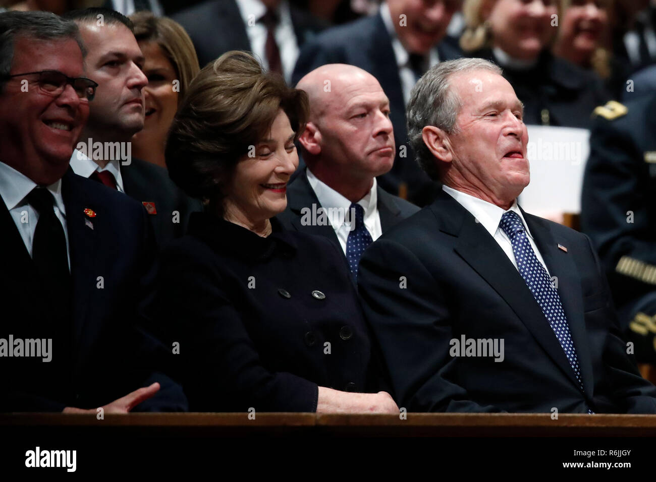 United president george bush smile hi-res stock photography and images ...