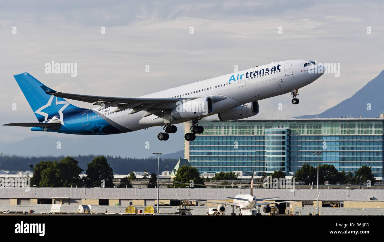 Richmond, British Columbia, Canada. 31st Aug, 2018. An Air Transat ...