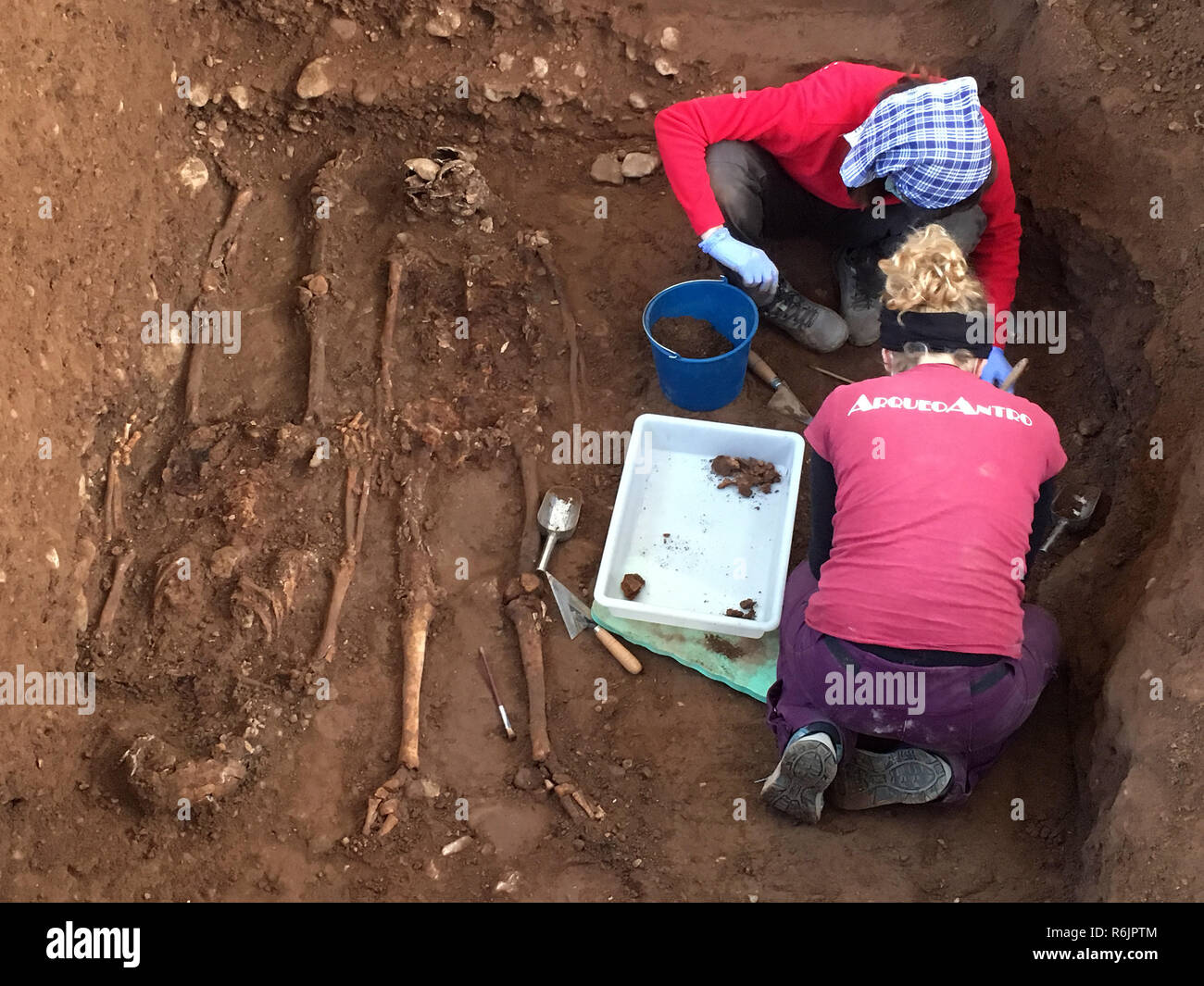 Franco spain exhumed hi-res stock photography and images - Alamy