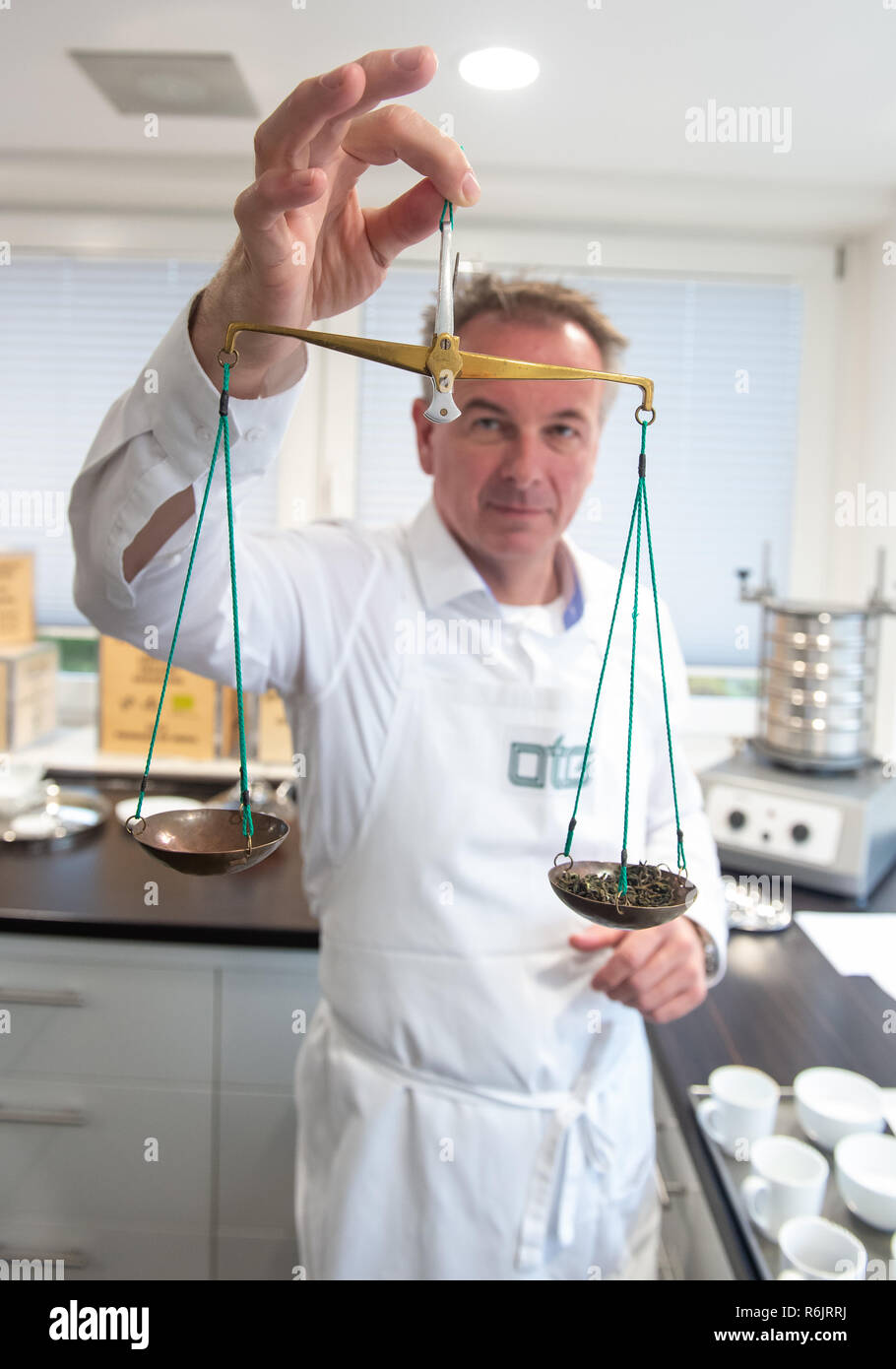 Seevetal, Germany. 12th Nov, 2018. Stefan Feldbusch, Chief Tea-Taster ...