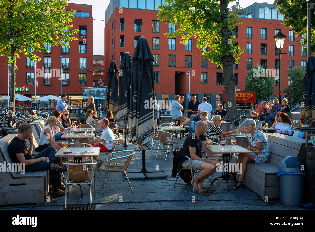 River side tables on Vismarkt, Mechelen, Belgium. House facade exterior ...