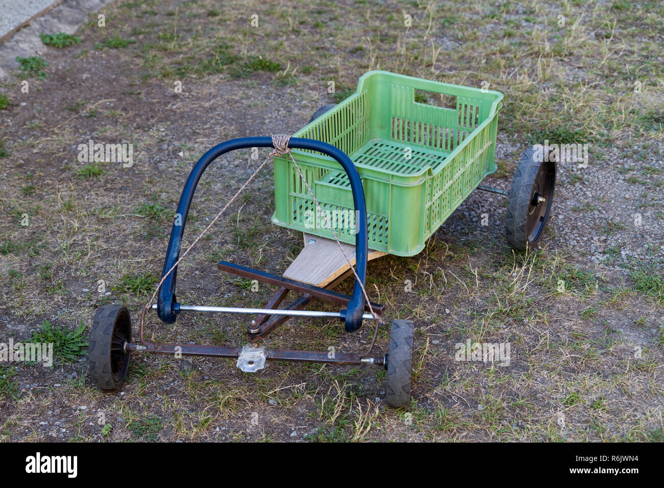 Kids cart hi-res stock photography and images - Alamy
