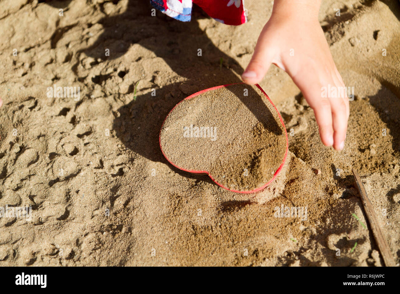 Child in sandbox hi-res stock photography and images - Alamy