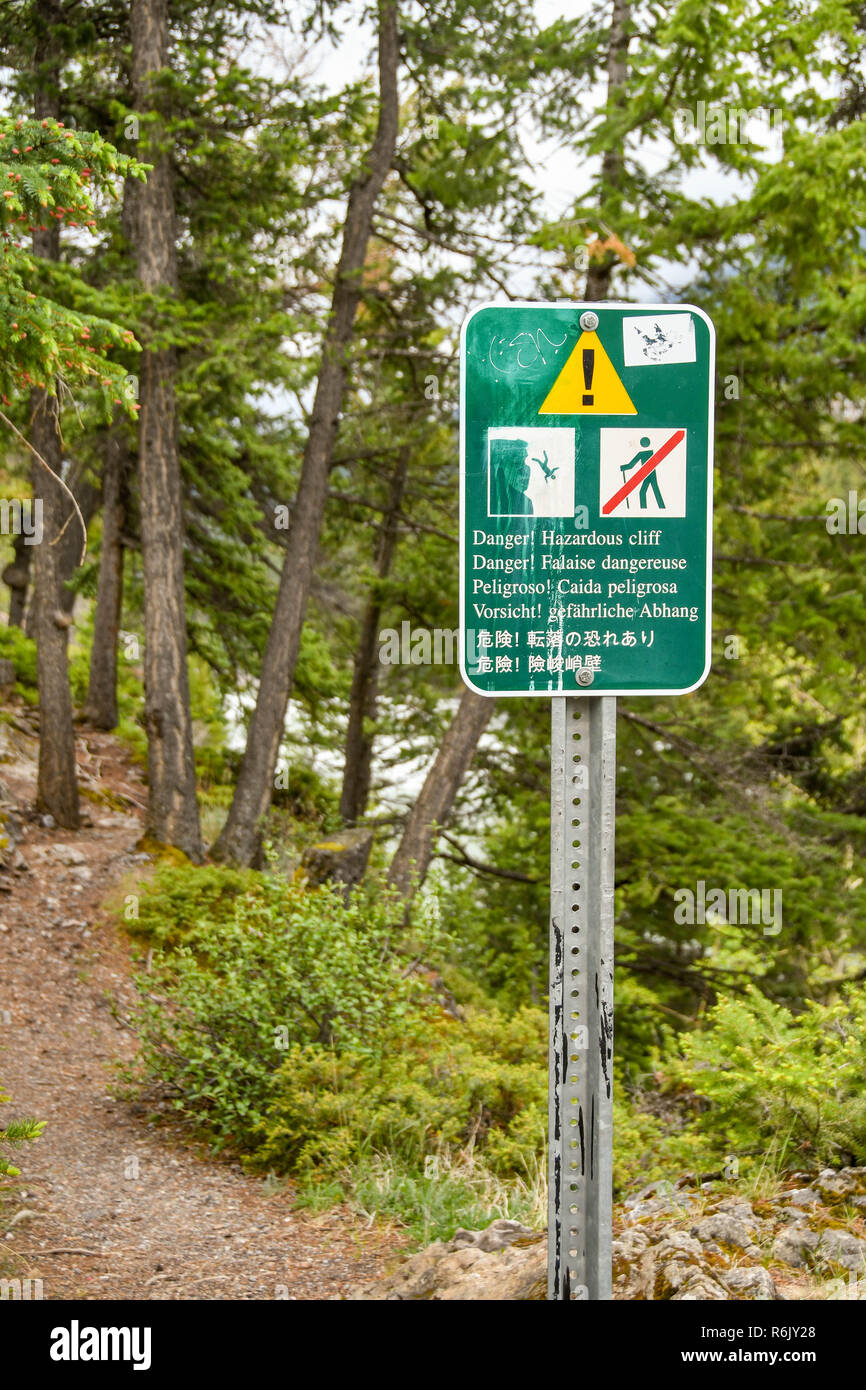 Banff tourist information sign hi-res stock photography and images - Alamy