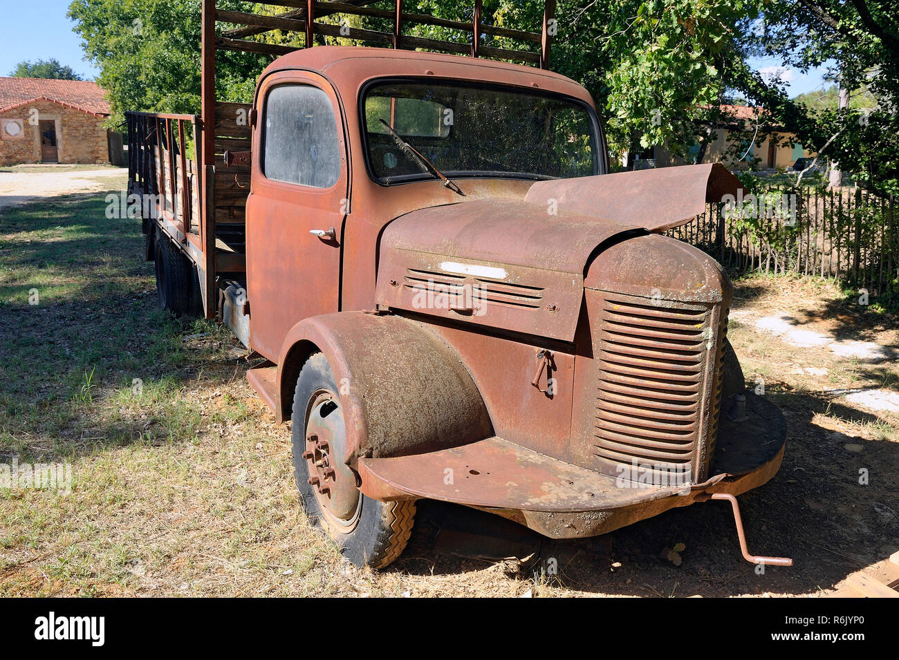 Abandoned lorry hi-res stock photography and images - Alamy