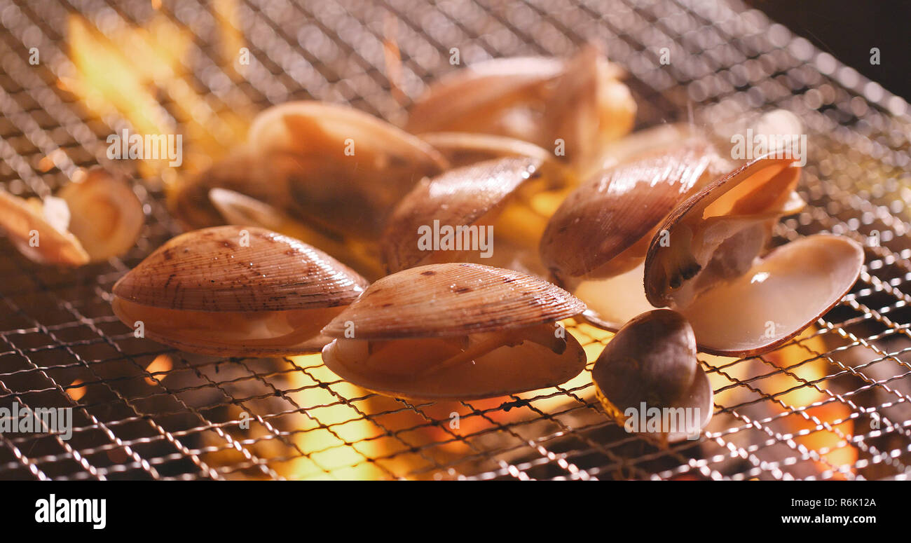 Cooking clams on the fire hi-res stock photography and images - Alamy