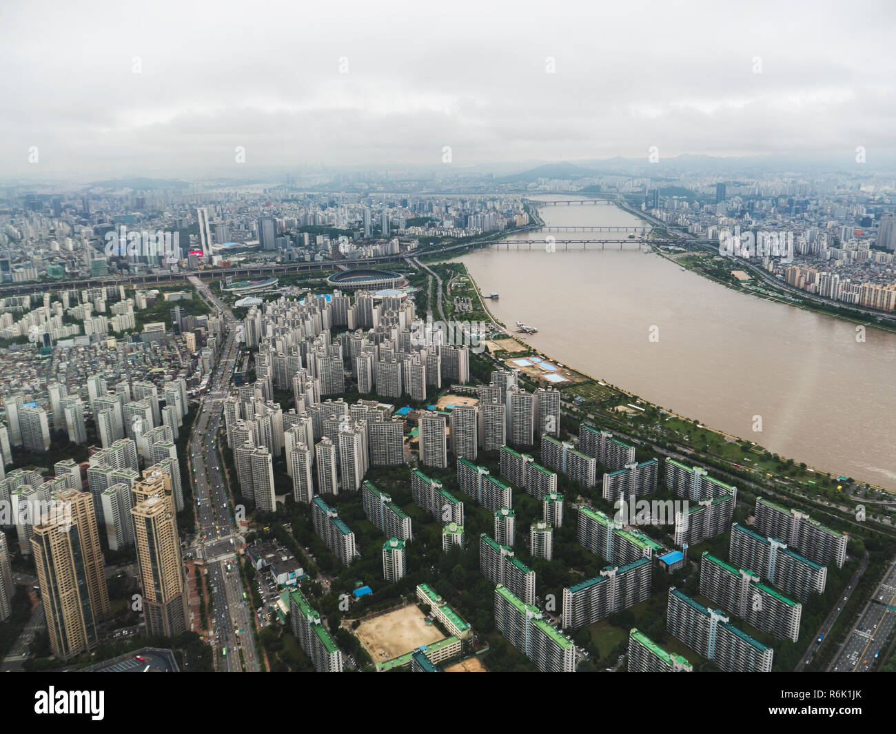 City life han river hi-res stock photography and images - Alamy