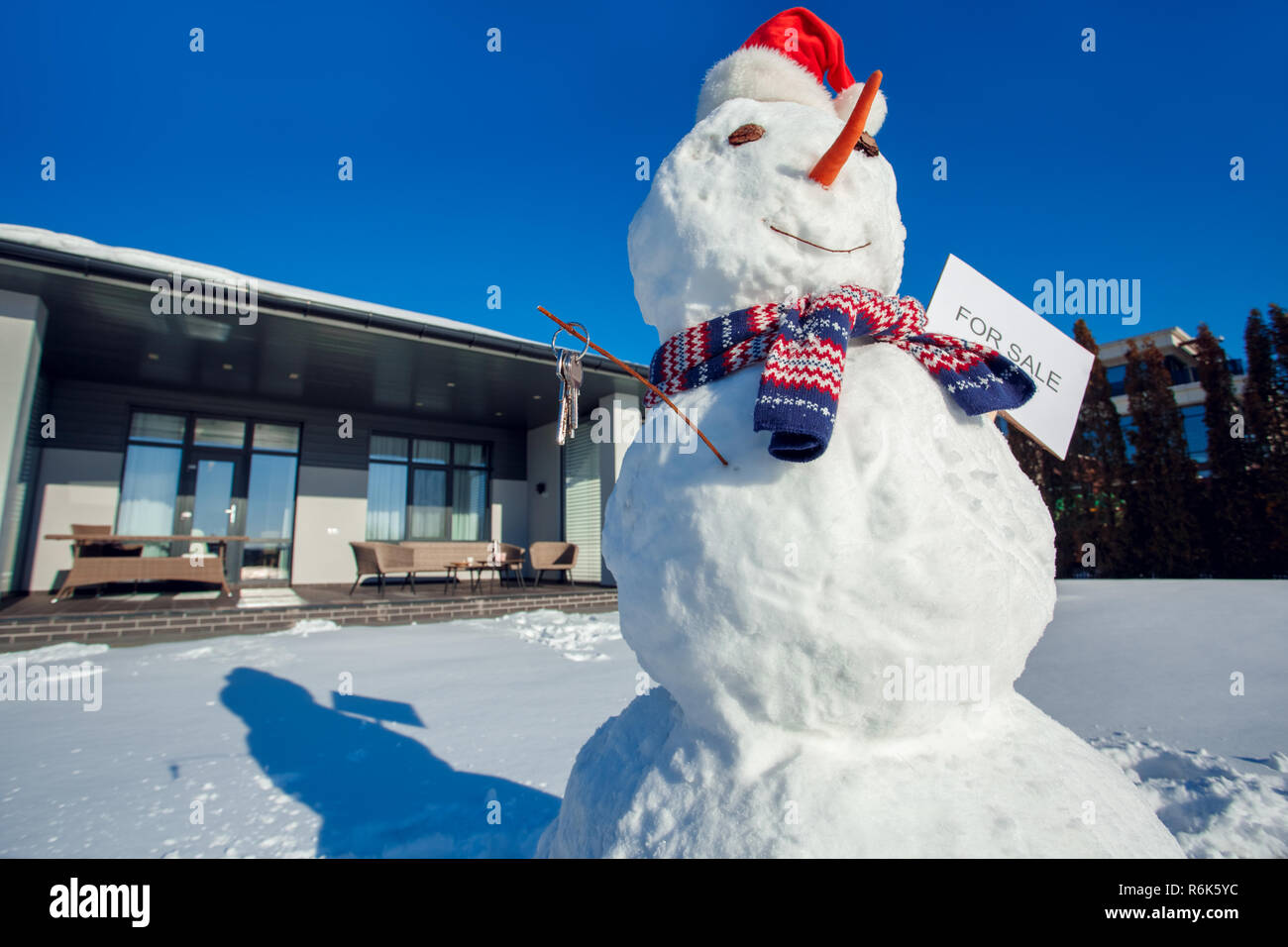 Snowman for sale board hi-res stock photography and images - Alamy