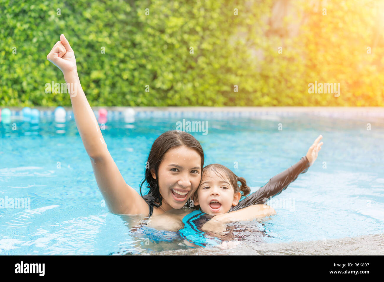 Mother daughter bikini pool hi-res stock photography and images - Alamy