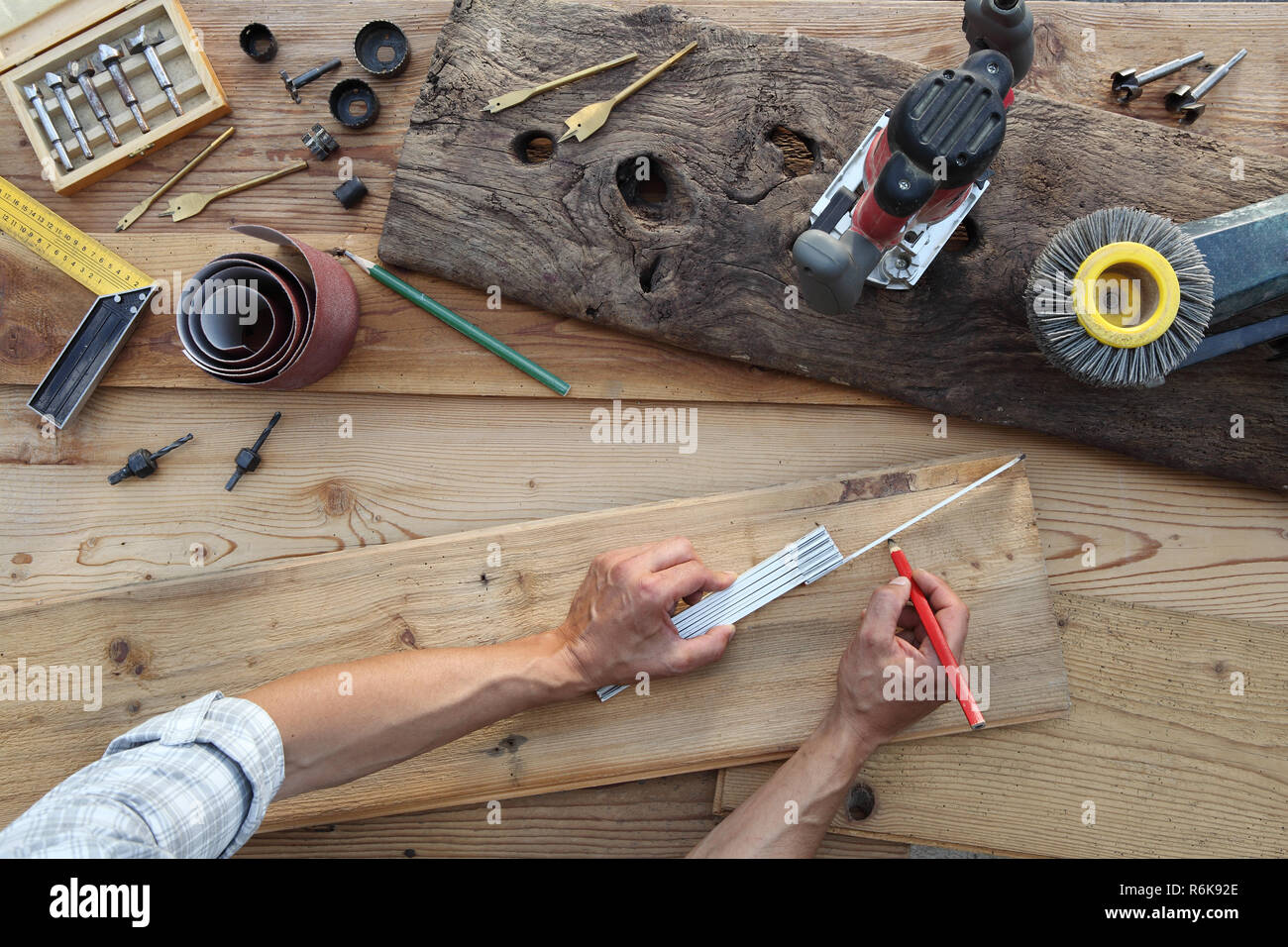 Pencil milling hi-res stock photography and images - Alamy