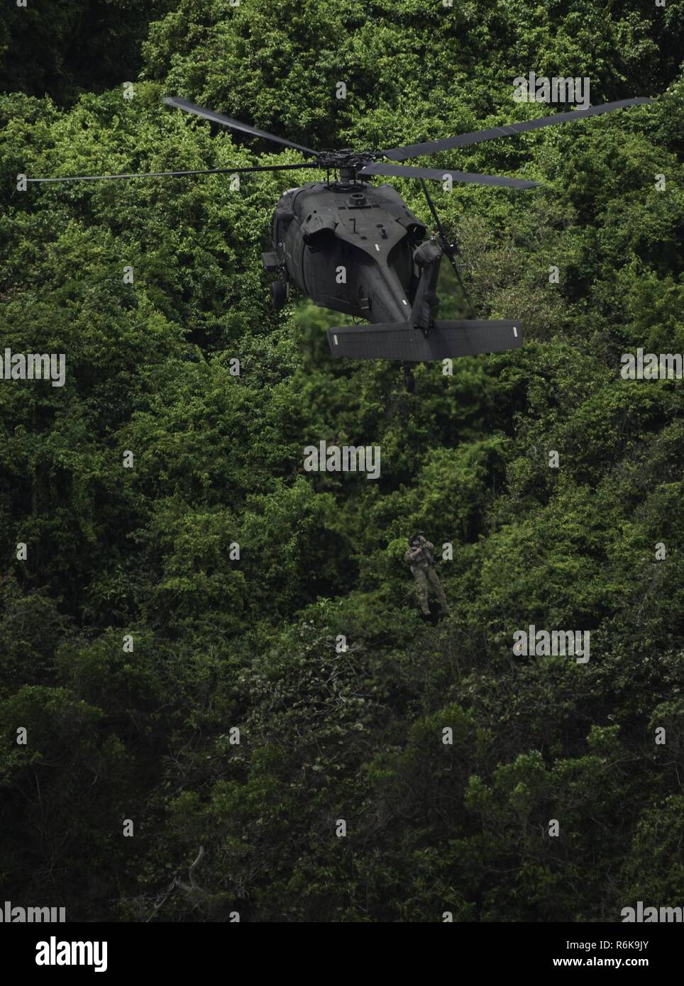 Soldiers from the West Virginia Army National Guard's 1st Battalion ...