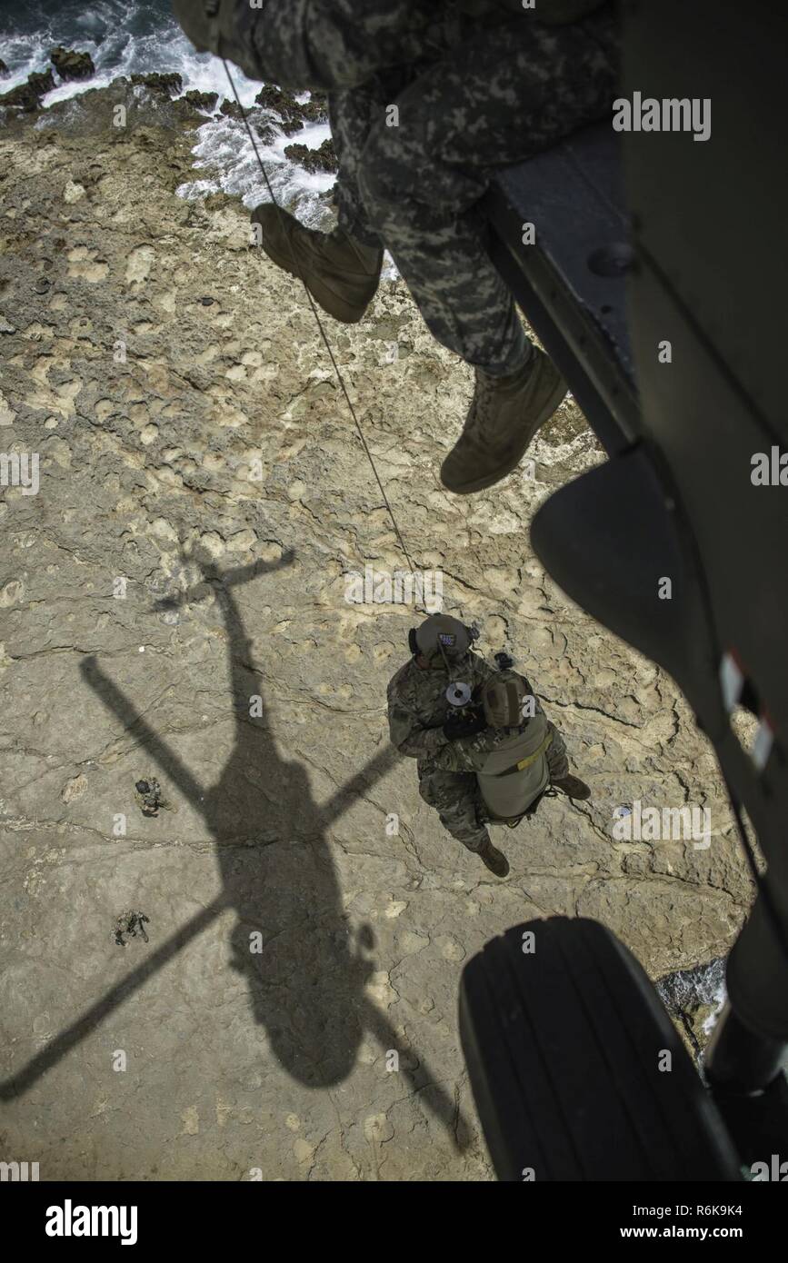 Soldiers from the West Virginia Army National Guard's 1st Battalion ...