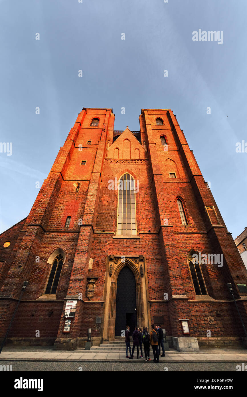 The Church of Saint Mary Magdalene on the sunset in Wroclaw. Poland ...