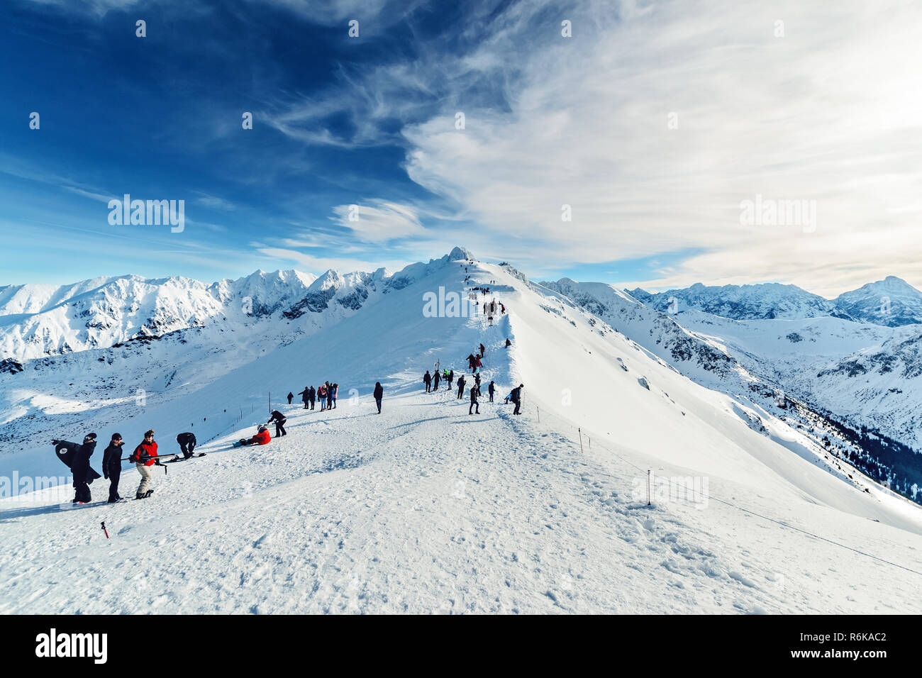 Tourists walk in snow-covered high Tatras. Poland. Morning foto Stock ...