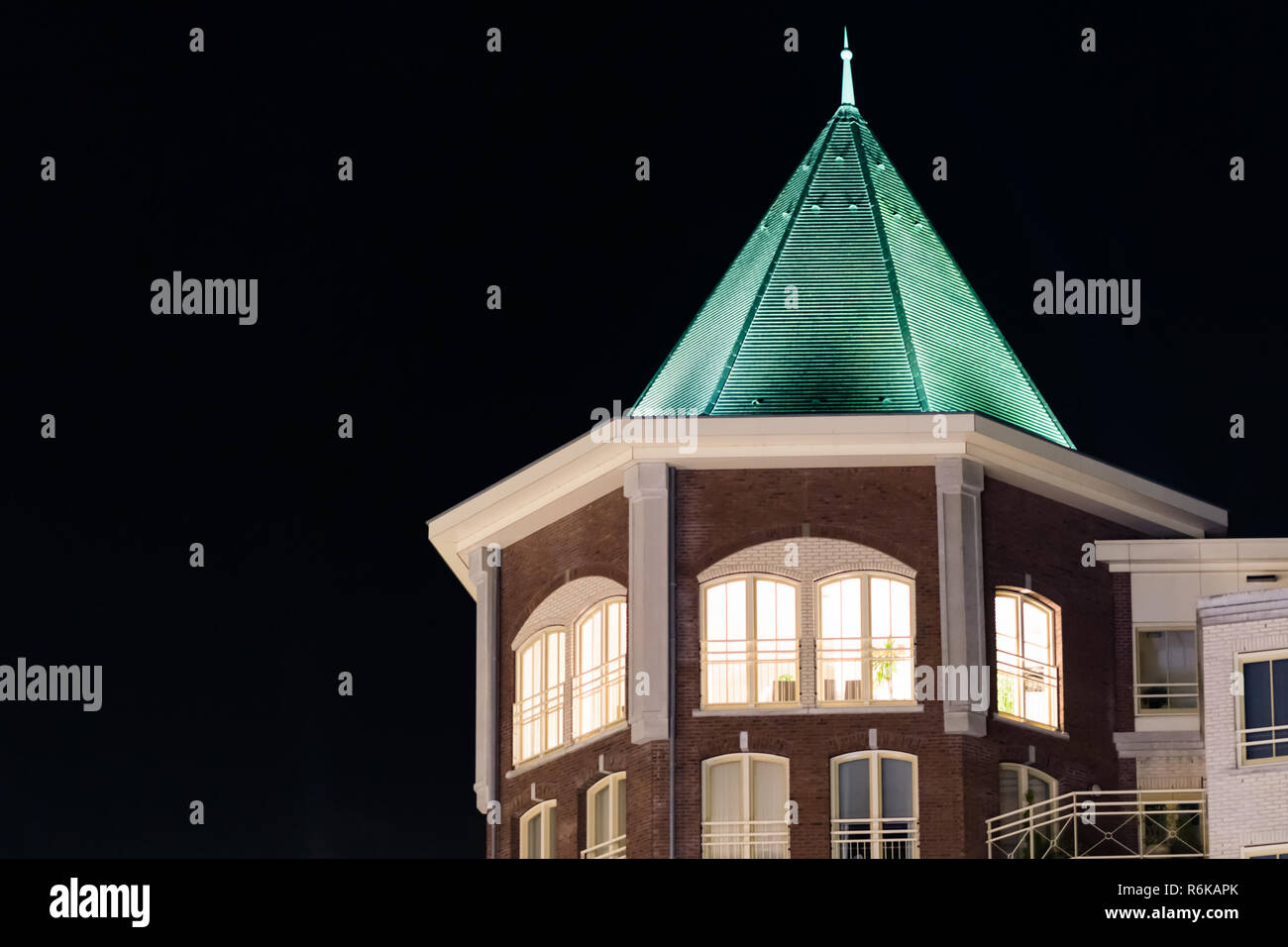 Pointy buildings hi-res stock photography and images - Alamy