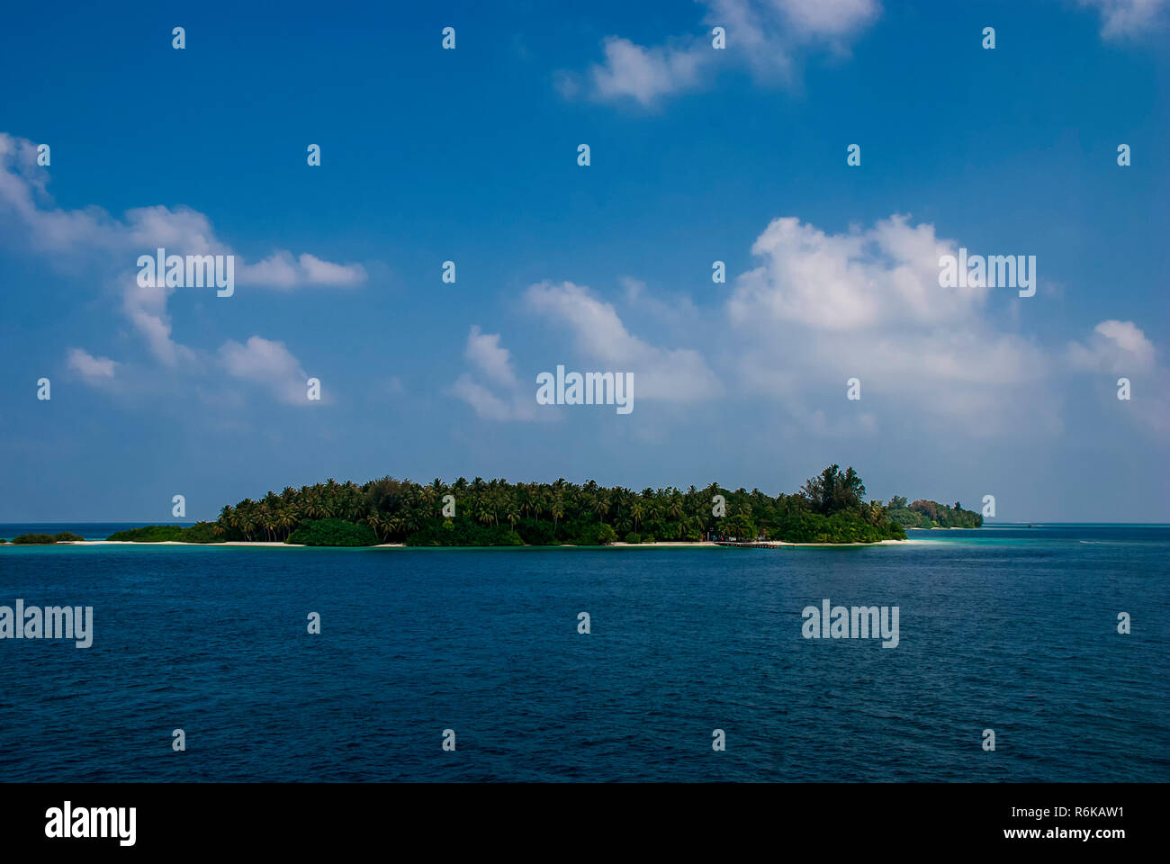 Atolls of the maldives islands hi-res stock photography and images - Alamy