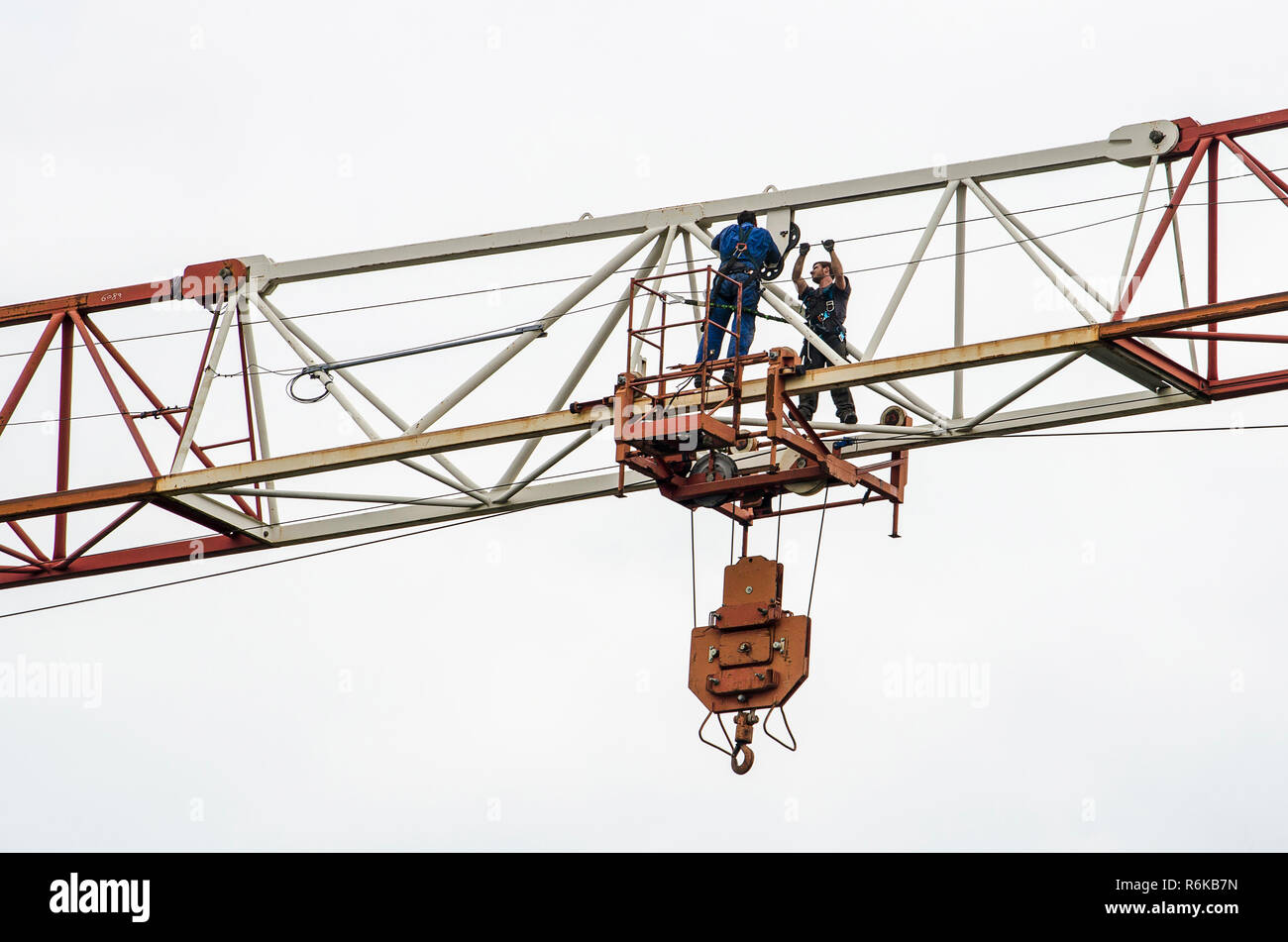 Truss crane hi-res stock photography and images - Alamy