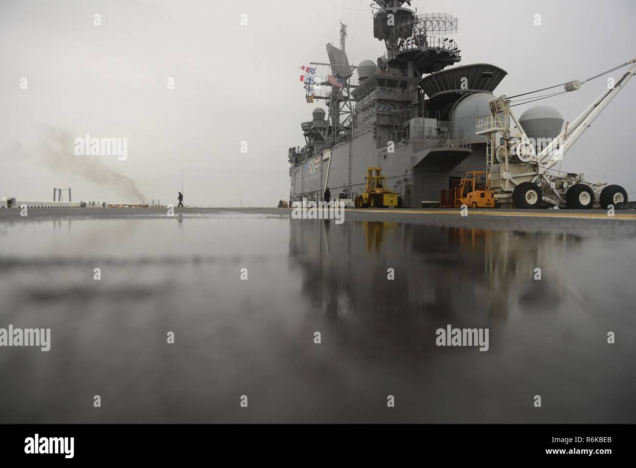 EARLE, N.J. (May 22, 2017) – The amphibious assault ship USS Iwo Jima ...