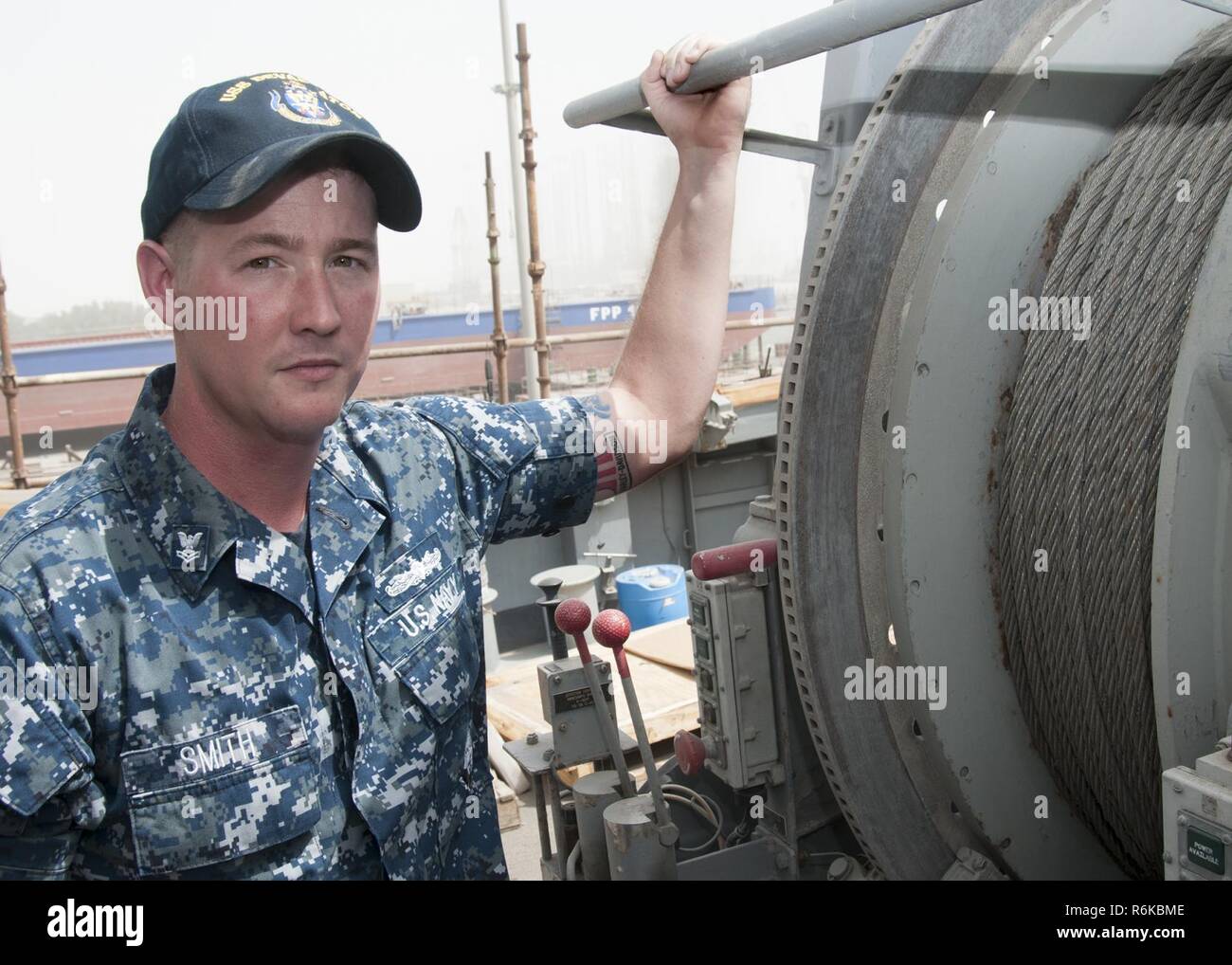 Uss dextrous mcm 13 hi-res stock photography and images - Alamy